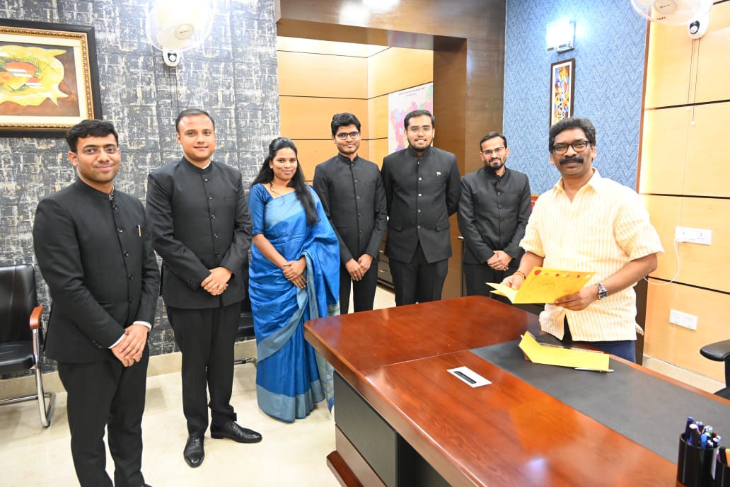 मुख्यमंत्री से मिले झारखंड कैडर के नए आईएएस अधिकारी